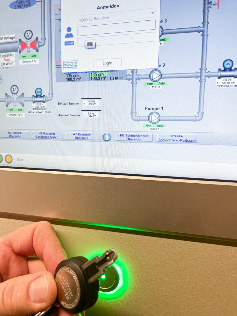 RFID Login am HMI Touchpanel - SCHRAML Prozessleit- und Fernwirktechnik